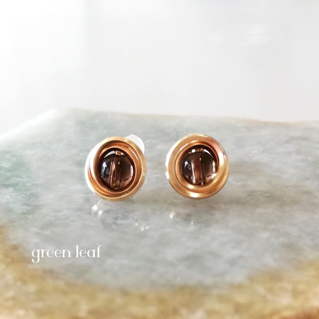 14kg＊スモーキークォーツの小さな一粒ピアス | iichi 日々の暮らしを心地よくするハンドメイドやアンティークのマーケットプレイス