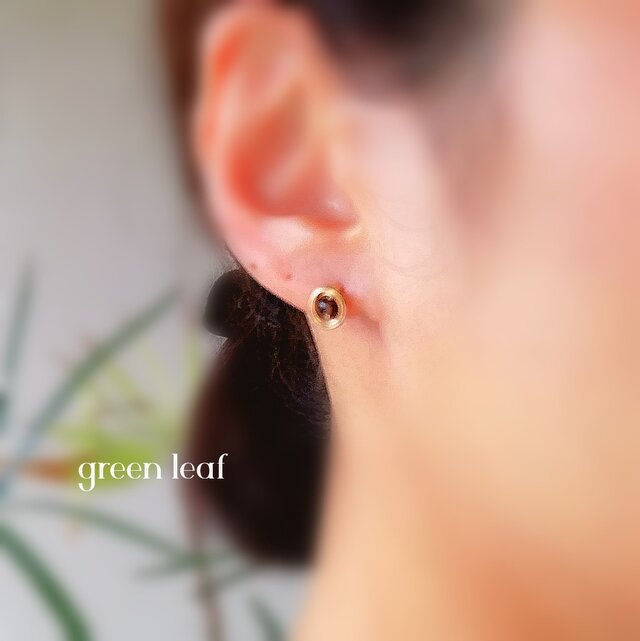 14kg＊スモーキークォーツの小さな一粒ピアス | iichi 日々の暮らしを心地よくするハンドメイドやアンティークのマーケットプレイス