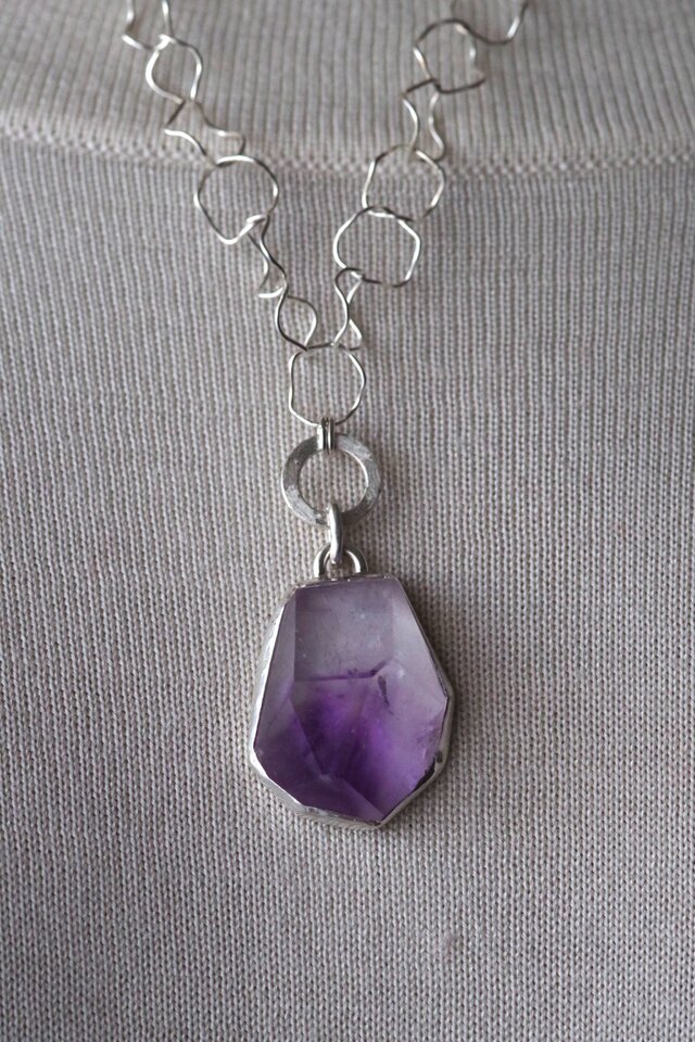 アメシスト 変形ネックレス | iichi 日々の暮らしを心地よくするハンドメイドやアンティークのマーケットプレイス