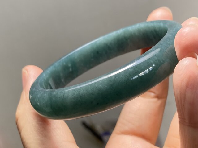 BG9-01 美品 糯種 深灰藍色 56.0MM グアテマラ産 本翡翠 バングル | iichi 日々の暮らしを心地よくするハンドメイドやアンティークのマーケットプレイス