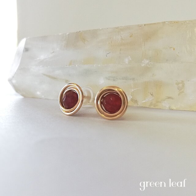 14kg＊レッドアゲートの小さな一粒ピアス | iichi 日々の暮らしを心地よくするハンドメイドやアンティークのマーケットプレイス