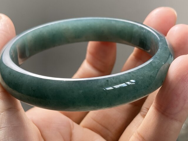 BG9-03 美品 糯氷種 深灰藍 56.1MM グアテマラ産 本翡翠 バングル | iichi 日々の暮らしを心地よくするハンドメイドやアンティークのマーケットプレイス