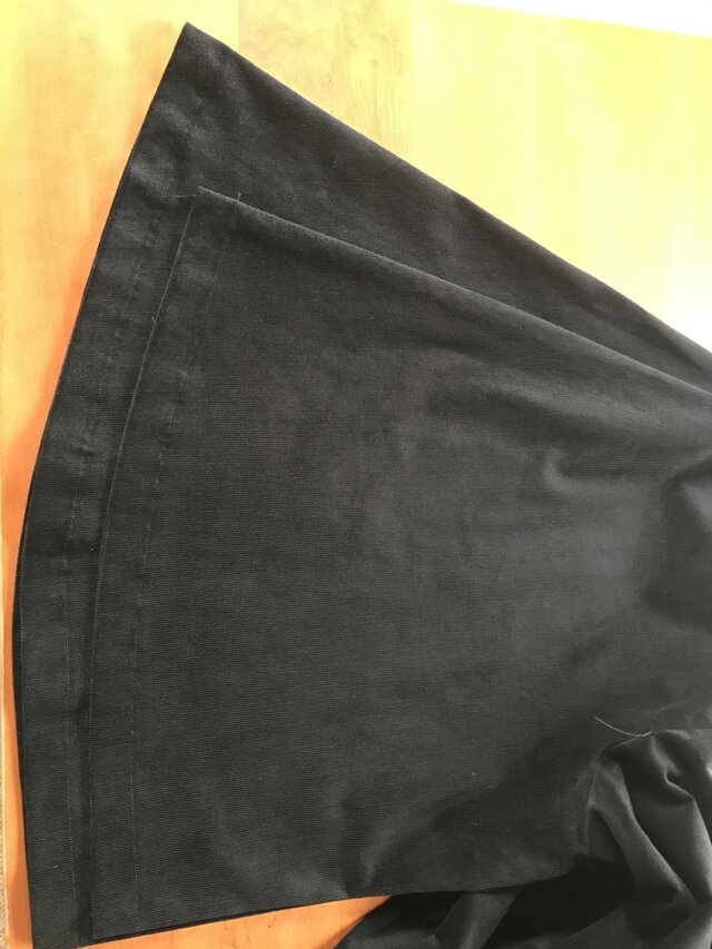 冬物セール 20％OFF！！ コーデュロイ「黒」 67cm丈 すっきりフレアー | iichi 日々の暮らしを心地よくするハンドメイドやアンティークのマーケットプレイス