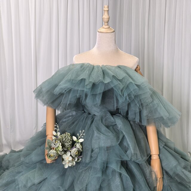 人気上昇！ライトブルー カラードレス オフショルダー 柔らかく重ねたチュールスカート ロングトレーン 花嫁 | iichi 日々の暮らしを心地よくするハンドメイドやアンティークのマーケットプレイス