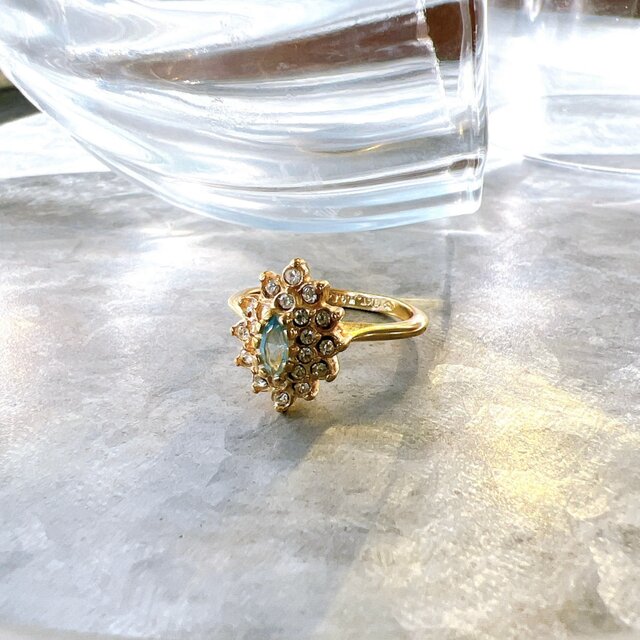 R384-ヴィンテージリング U.S.A. 18KT.H.G.E Light Blue Glass Rhinestones | iichi 日々の暮らしを心地よくするハンドメイドやアンティーク ...