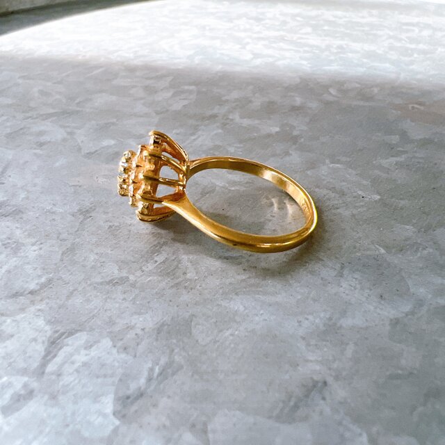 R384-ヴィンテージリング U.S.A. 18KT.H.G.E Light Blue Glass Rhinestones | iichi 日々の暮らしを心地よくするハンドメイドやアンティーク ...