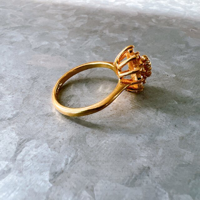 R384-ヴィンテージリング U.S.A. 18KT.H.G.E Light Blue Glass Rhinestones | iichi 日々の暮らしを心地よくするハンドメイドやアンティーク ...