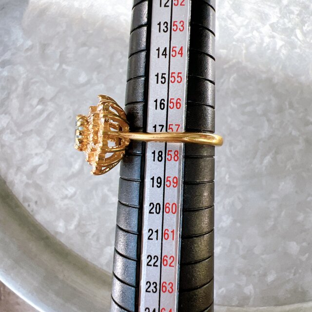 R384-ヴィンテージリング U.S.A. 18KT.H.G.E Light Blue Glass Rhinestones | iichi 日々の暮らしを心地よくするハンドメイドやアンティーク ...