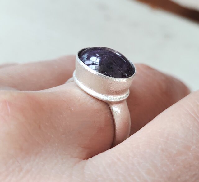 紫玉の妖精＊star sapphire 925 ring | iichi 日々の暮らしを心地よくするハンドメイドやアンティークのマーケットプレイス