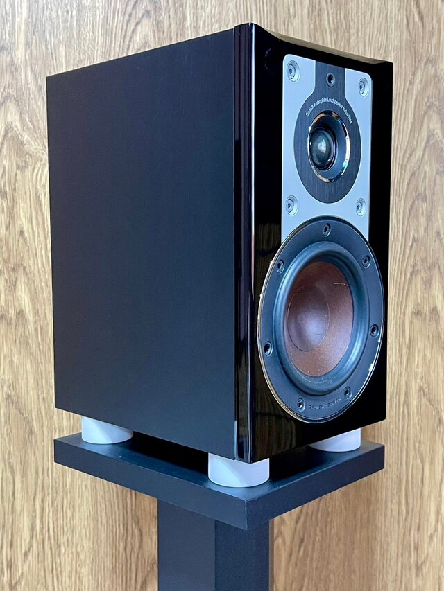 インシュレーター 円柱型 直径3.5cm ホワイト 1セット8個入り | iichi 日々の暮らしを心地よくするハンドメイドやアンティークのマーケットプレイス