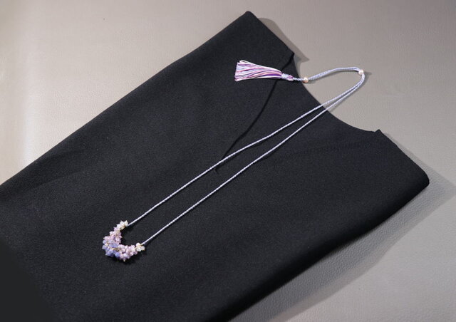 アネモネカラー・天然石と絹のネックレス | iichi 日々の暮らしを心地よくするハンドメイドやアンティークのマーケットプレイス