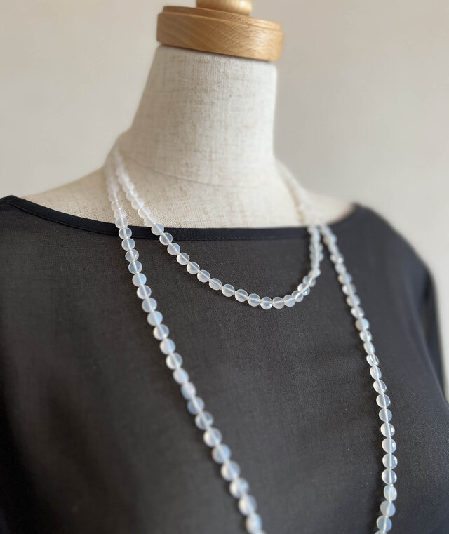 No. 144 125cm・ホワイトカルセドニーのネックレス | iichi 日々の暮らしを心地よくするハンドメイドやアンティークのマーケットプレイス
