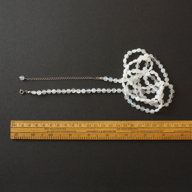 No. 144 125cm・ホワイトカルセドニーのネックレス | iichi 日々の暮らしを心地よくするハンドメイドやアンティークのマーケットプレイス