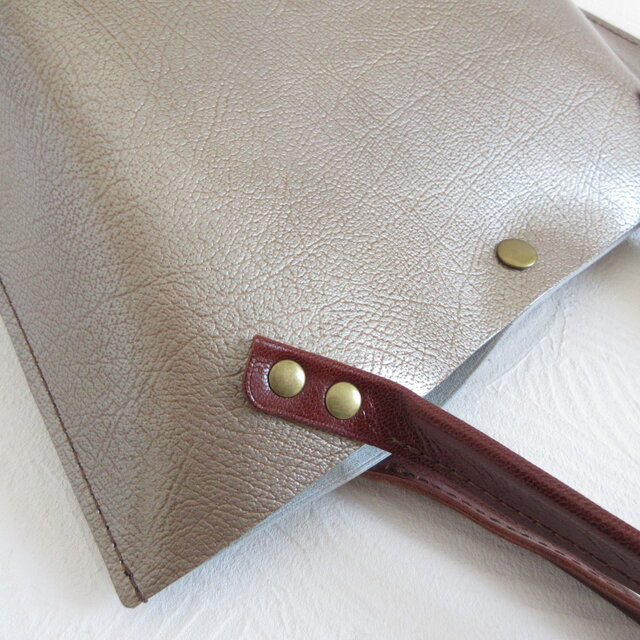 NEWライン♪《牛革》ロングハンドル・底マチワイド・一枚革のミニトート・0606 | iichi 日々の暮らしを心地よくするハンドメイドやアンティークのマーケットプレイス