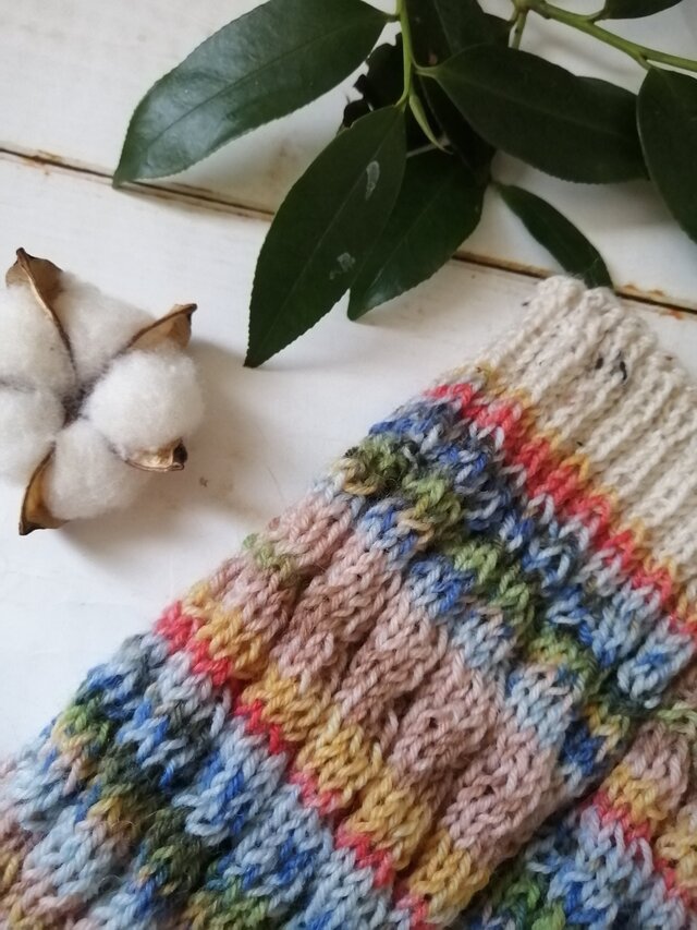 【M】ゴッホの寝室〜オパール毛糸のスパイラル編みレッグウォーマー | iichi 日々の暮らしを心地よくするハンドメイドやアンティークのマーケットプレイス