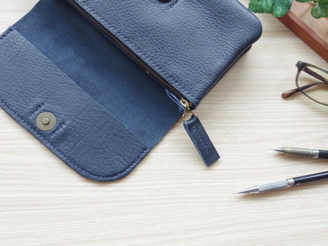 柔らかな革のポーチ (navy) P-01 | iichi 日々の暮らしを心地よくするハンドメイドやアンティークのマーケットプレイス
