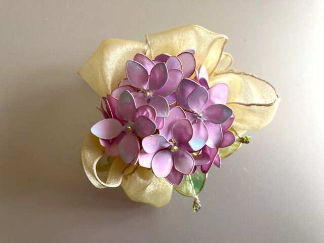 八重咲アジサイ紫（クリップ付きコサージュ） | iichi 日々の暮らしを心地よくするハンドメイドやアンティークのマーケットプレイス