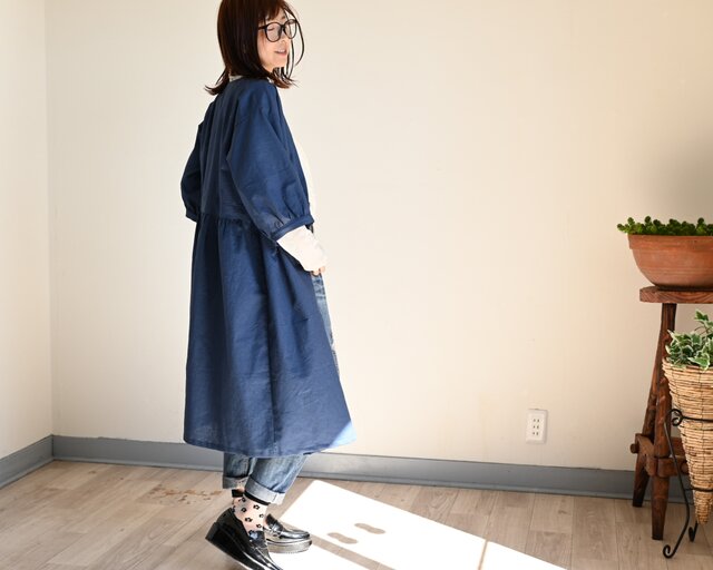 ナチュラルコットンリネンのローブ：ダークブルー【NEW】 | iichi 日々の暮らしを心地よくするハンドメイドやアンティークのマーケットプレイス