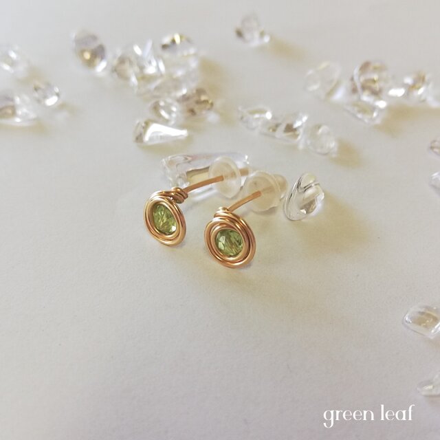 14kg＊ペリドットの小さな一粒ピアス | iichi 日々の暮らしを心地よくするハンドメイドやアンティークのマーケットプレイス