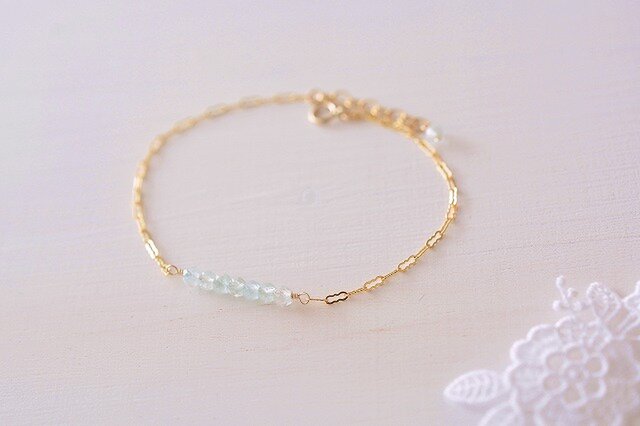 SALE)14kgf＊3月の誕生石＊アクアマリンのラインブレスレット～ウェーブチェーンのコピー | iichi 日々の暮らしを心地よくするハンドメイドやアンティークのマーケットプレイス
