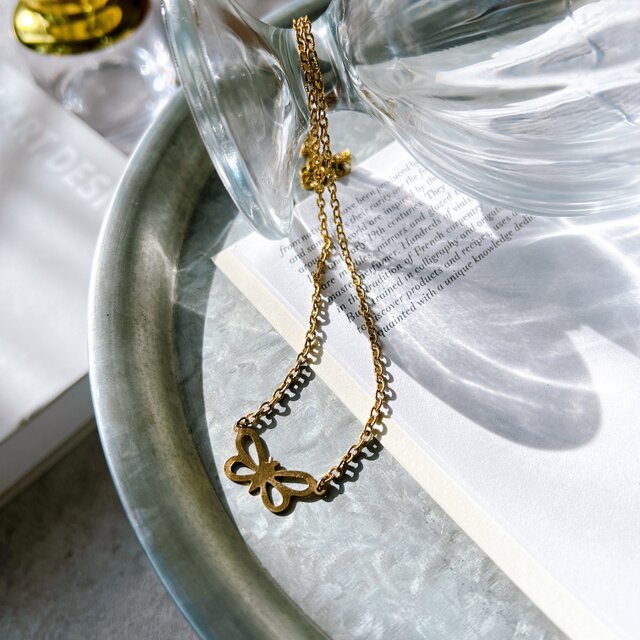N271-ヴィンテージネックレス U.S.A. 1980s Gold Tone Butterfly Charm | iichi 日々の暮らしを心地よくするハンドメイドやアンティークのマーケットプレイス