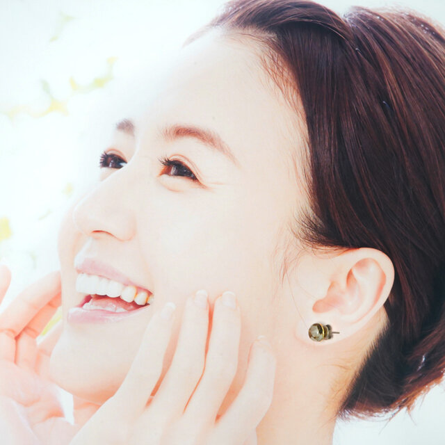 天然石スタッドピアス＊コッパーカルサイトオブシディアン＊8mm | iichi 日々の暮らしを心地よくするハンドメイドやアンティークのマーケットプレイス