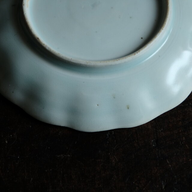 蝙蝠と果実 伊万里 蝙蝠文染付中皿 骨董/antiques丁寧な暮らし 江戸末期【縁に欠け】B | iichi 日々の暮らしを心地よくするハンドメイドやアンティークのマーケットプレイス