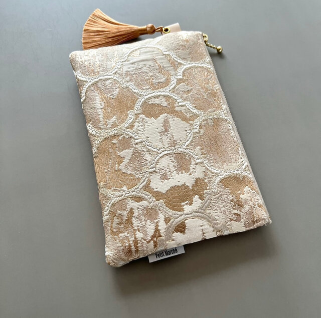 【受注制作】モロッカン生地のタッセル付きポーチ♦サブリーヌ・ドレ ♦ | iichi 日々の暮らしを心地よくするハンドメイドやアンティークのマーケットプレイス