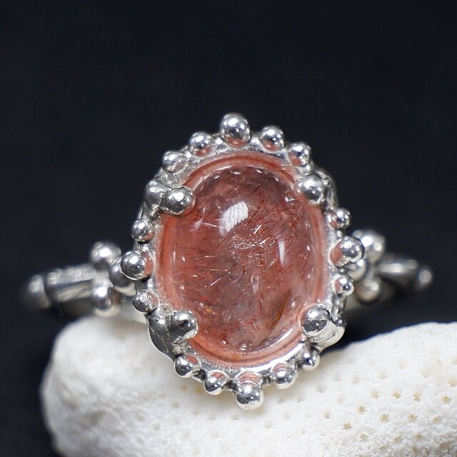 ～ジューシーカラー～ カザフスタン産ストロベリークォーツの粒飾りリング 10号 天然石アクセサリー macari | iichi 日々の暮らしを心地よくするハンドメイドやアンティークの ...