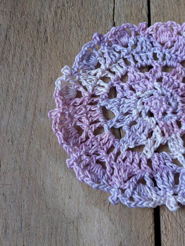 レース編みのナチュラルで華やかなドイリー | iichi 日々の暮らしを心地よくするハンドメイドやアンティークのマーケットプレイス