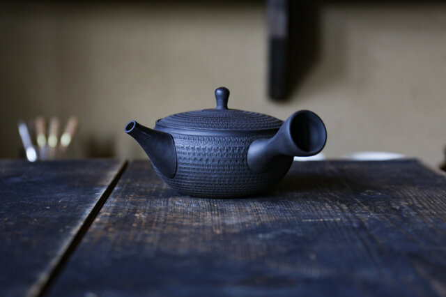 洗いやすく手入れのしやすい平丸急須【愛知県常滑産】玉光窯さんのつくる常滑急須・横手・平丸・300c | iichi 日々の暮らしを心地よくする ...