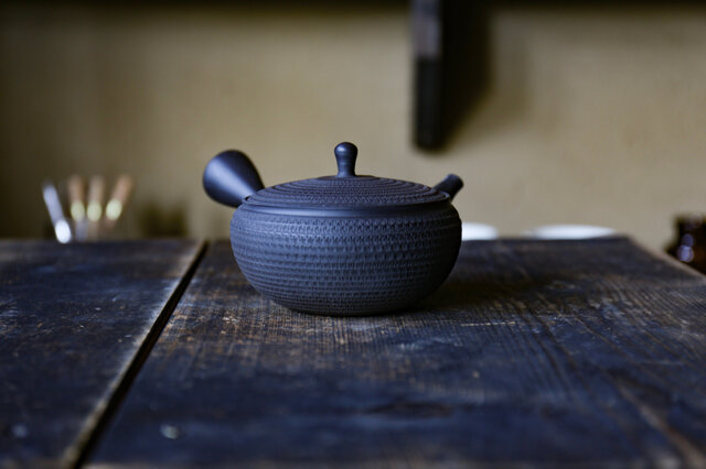 洗いやすく手入れのしやすい平丸急須【愛知県常滑産】玉光窯さんのつくる常滑急須・横手・平丸・300c | iichi 日々の暮らしを心地よくする ...