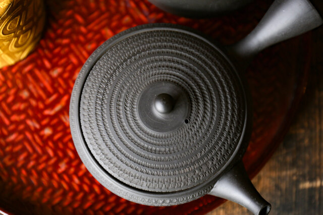 洗いやすく手入れのしやすい平丸急須【愛知県常滑産】玉光窯さんのつくる常滑急須・横手・平丸・300c | iichi 日々の暮らしを心地よくする ...