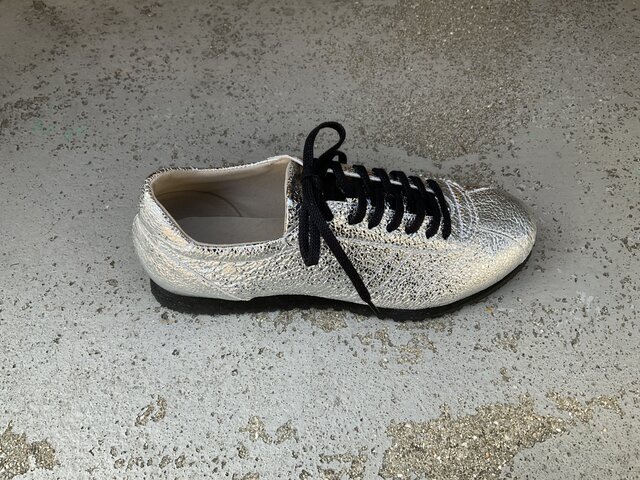 【1点のみアウトレット価格】即納可 サイズ25.5cm〜26cmのみ EMAのスニーカーがお得に！ | iichi 日々の暮らしを心地よくするハンドメイドやアンティークのマーケットプレイス