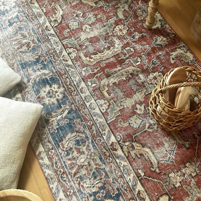 86×150 赤えんじ×ブルー 擦れシャビーなボタニカル トルコヴィンテージラグ | iichi 日々の暮らしを心地よくするハンドメイドやアンティークのマーケットプレイス