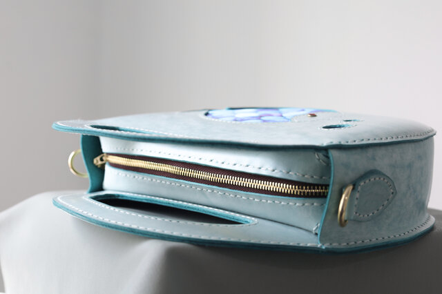 深海魚のレザーバッグ 本革製「カーリングバッグ」 | iichi 日々の暮らしを心地よくするハンドメイドやアンティークのマーケットプレイス