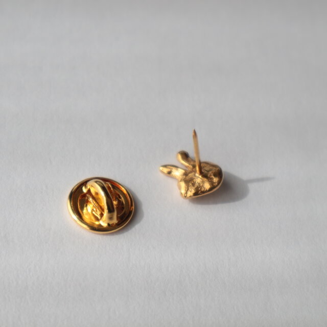 Peace sign【ピースのピンバッチ】 | iichi 日々の暮らしを心地よくするハンドメイドやアンティークのマーケットプレイス