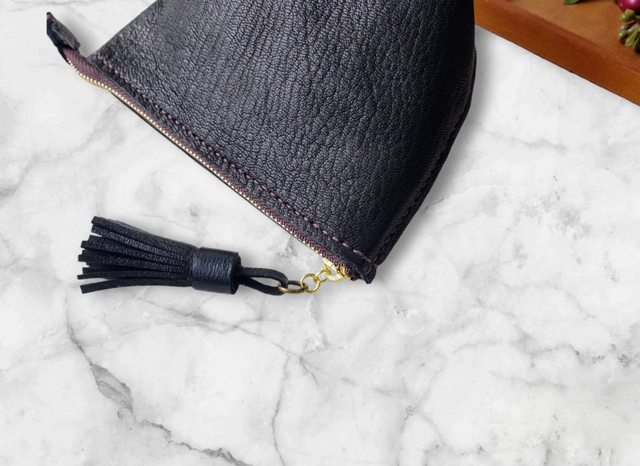 柔らかな革のポーチ(darkbrown) P-02 | iichi 日々の暮らしを心地よくするハンドメイドやアンティークのマーケットプレイス