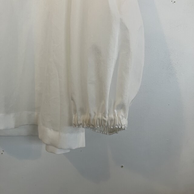 ふんわりホワイトローンのブラウス（0-to-142） | iichi 日々の暮らしを心地よくするハンドメイドやアンティークのマーケットプレイス