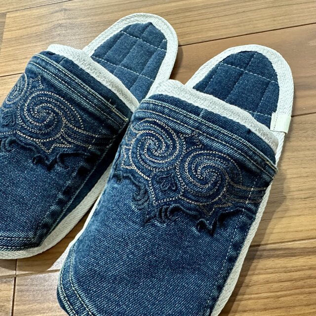 洗濯機丸洗いOKスリッパ•室内履きデニムリメイク ルームシューズ | iichi 日々の暮らしを心地よくするハンドメイドやアンティークのマーケットプレイス