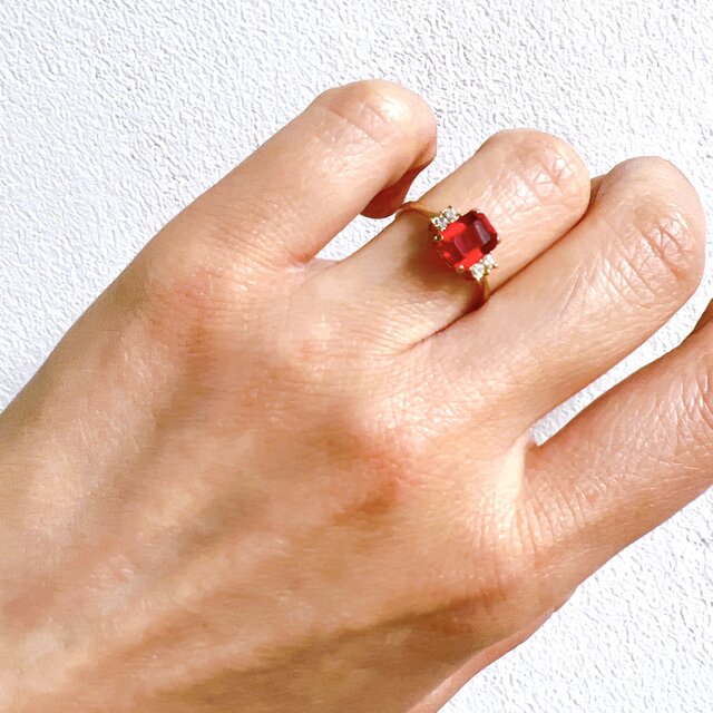 R386-ヴィンテージリング U.S.A. 1970〜80s Gold Tone Ruby Color Square Glass | iichi 日々の暮らしを心地よくするハンドメイドや ...