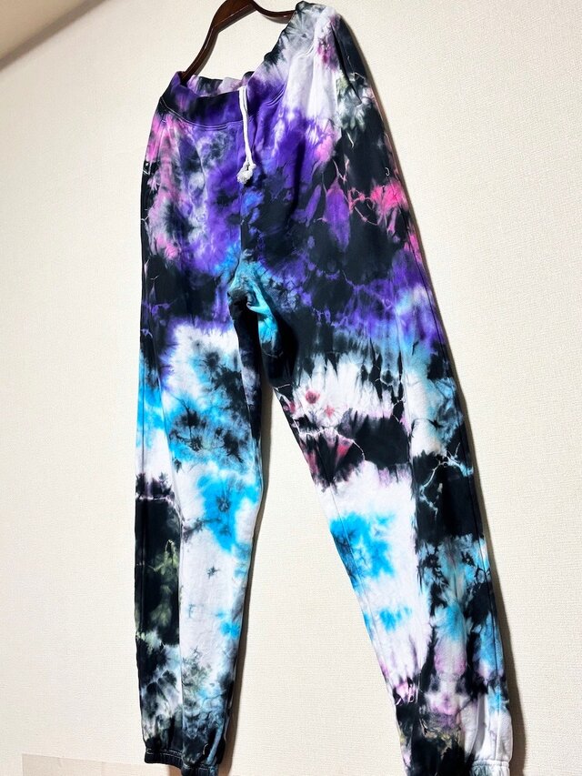 タイダイ スウェットパンツ XLサイズ ブラック×カラフル 絞り染め HD23-53 | iichi 日々の暮らしを心地よくするハンドメイドやアンティークのマーケットプレイス