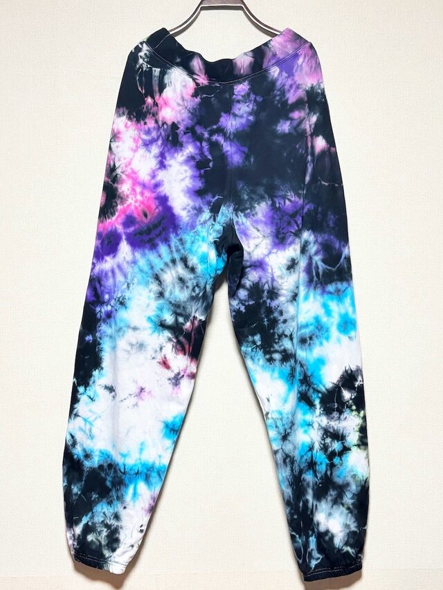 タイダイ スウェットパンツ XLサイズ ブラック×カラフル 絞り染め HD23-53 | iichi 日々の暮らしを心地よくするハンドメイドやアンティークのマーケットプレイス