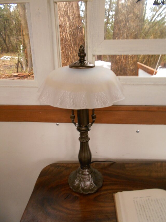 レトロランプ 08-19 | iichi 日々の暮らしを心地よくするハンドメイドやアンティークのマーケットプレイス