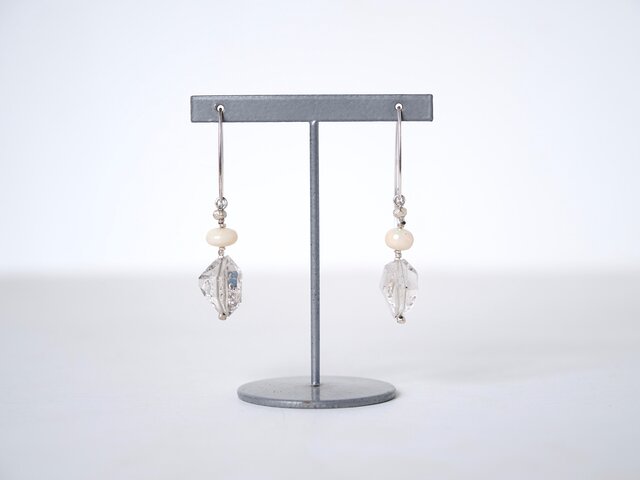 -Herkimar quartz・Opal- marquis fook pierce | iichi 日々の暮らしを心地よくするハンドメイドやアンティークのマーケットプレイス