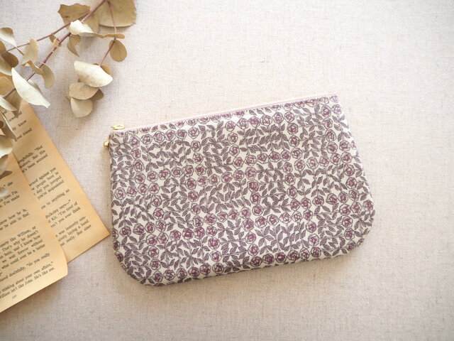 ラミネートラウンドポーチ 「Sleeping rose」パープル | iichi 日々の暮らしを心地よくするハンドメイドやアンティークのマーケットプレイス