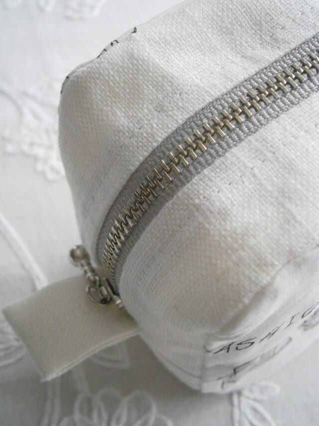 ArtWork×linen SquarePouch | iichi 日々の暮らしを心地よくするハンドメイドやアンティークのマーケットプレイス