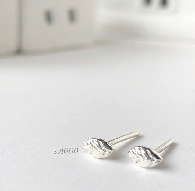 純銀sv1000♡プチピアス 金属アレルギーの方も | iichi 日々の暮らしを心地よくするハンドメイドやアンティークのマーケットプレイス