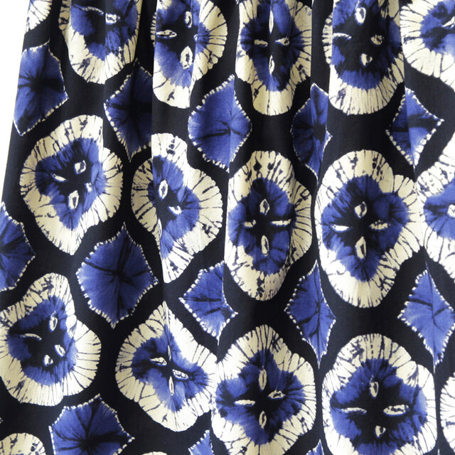 アフリカ布のギャザースカート（ フラワー ）アフリカンプリント アフリカンファブリック | iichi 日々の暮らしを心地よくするハンドメイドやアンティークのマーケットプレイス