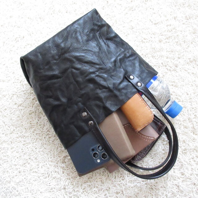 ぷっくり三角マチ♪《牛革》底マチワイドミニトート・ウォッシャブル・ブラック・0611 | iichi 日々の暮らしを心地よくするハンドメイドやアンティークのマーケットプレイス